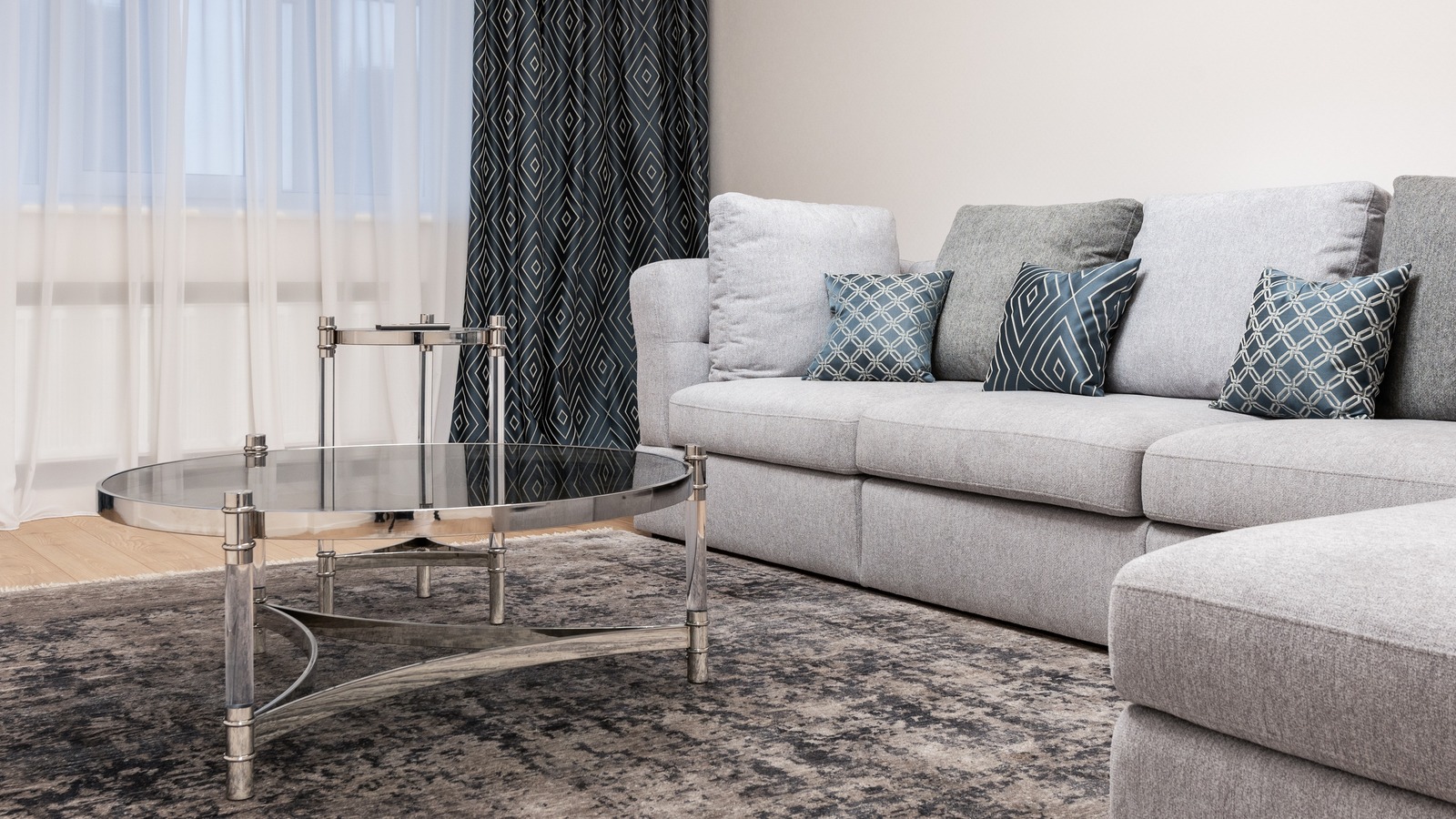 The Best Way To Introduce The Aluminum Design Trend Into Your Home