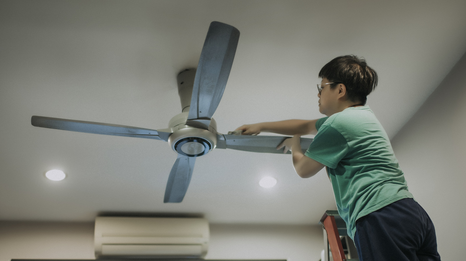 The Ceiling Fan Cleaning Mistake You're Likely Guilty Of Making