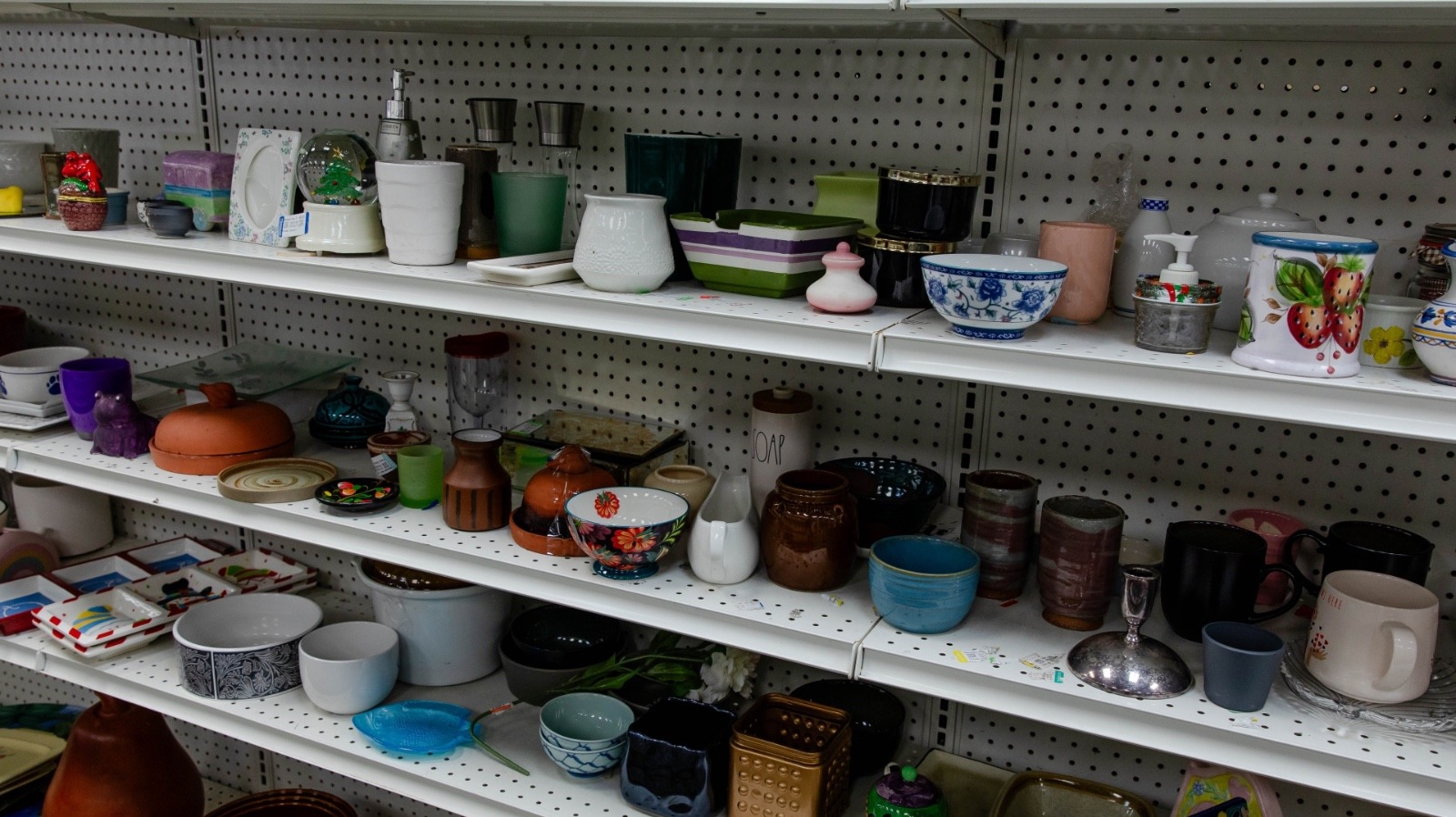 The Cheap & Easy-To-Find Thrift Store Item That Makes The Ultimate ...