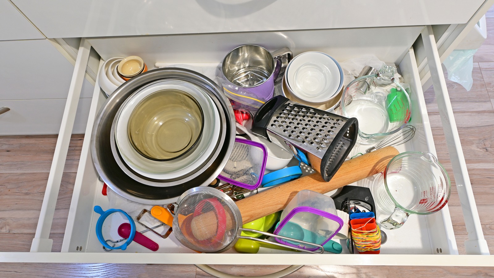 The Clever Decluttering Trick That'll Help Keep Your Kitchen Drawers ...