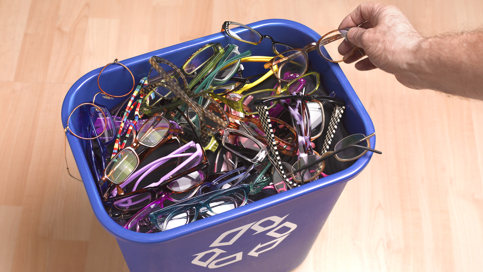 The Clever Hanger Hack To Organize Your Glasses Without Spending A Dime
