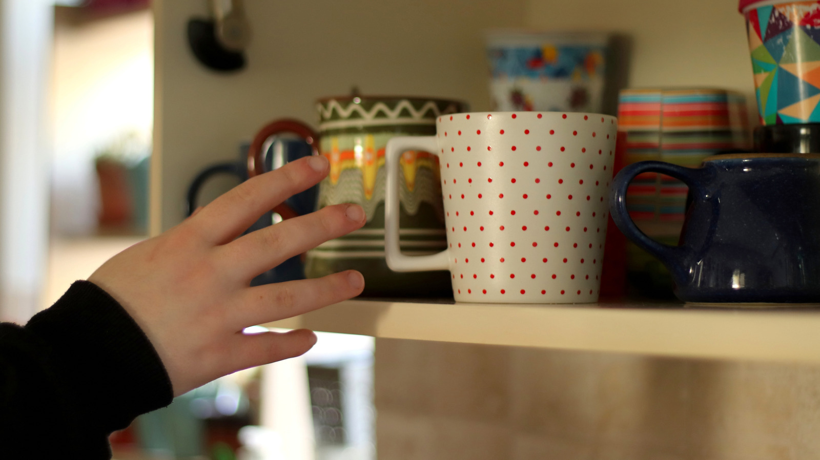 The Color Rule That Automatically Makes Your Cabinets Look More Organized