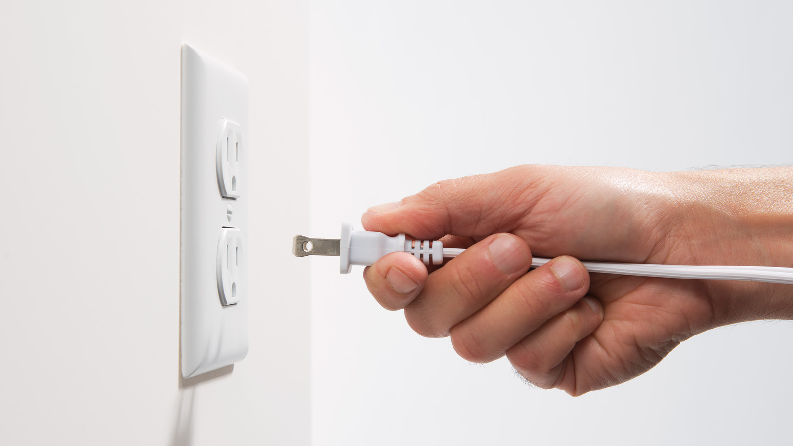 The Difference Between A 120-Volt & 240-Volt Power Outlet Explained