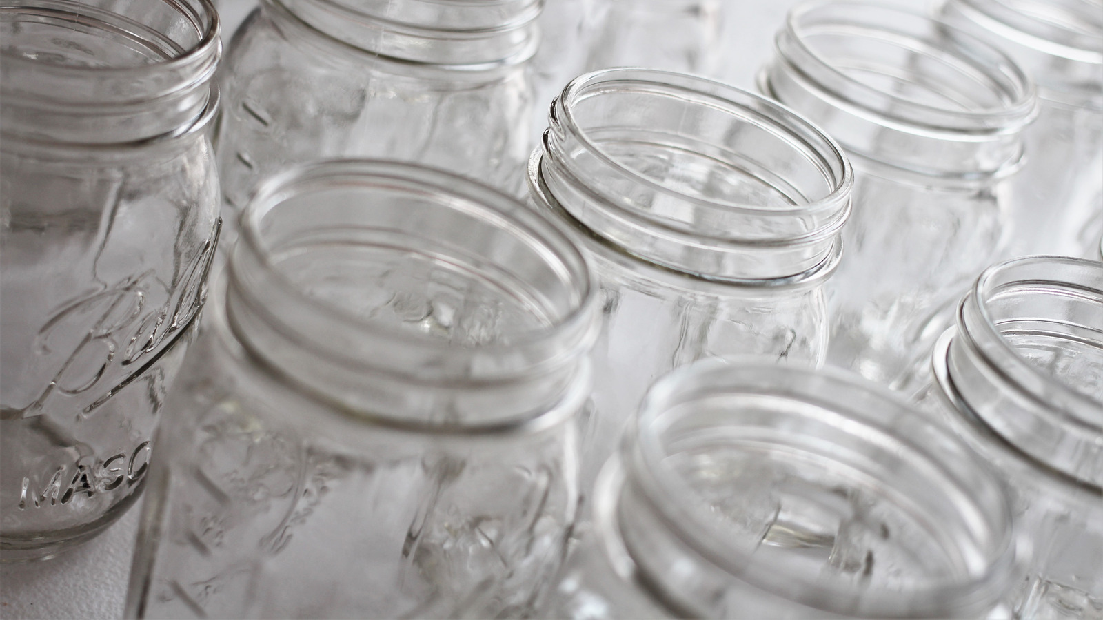 The Easy DIY That Turns Mason Jars Into The Cutest Craft Room Storage ...