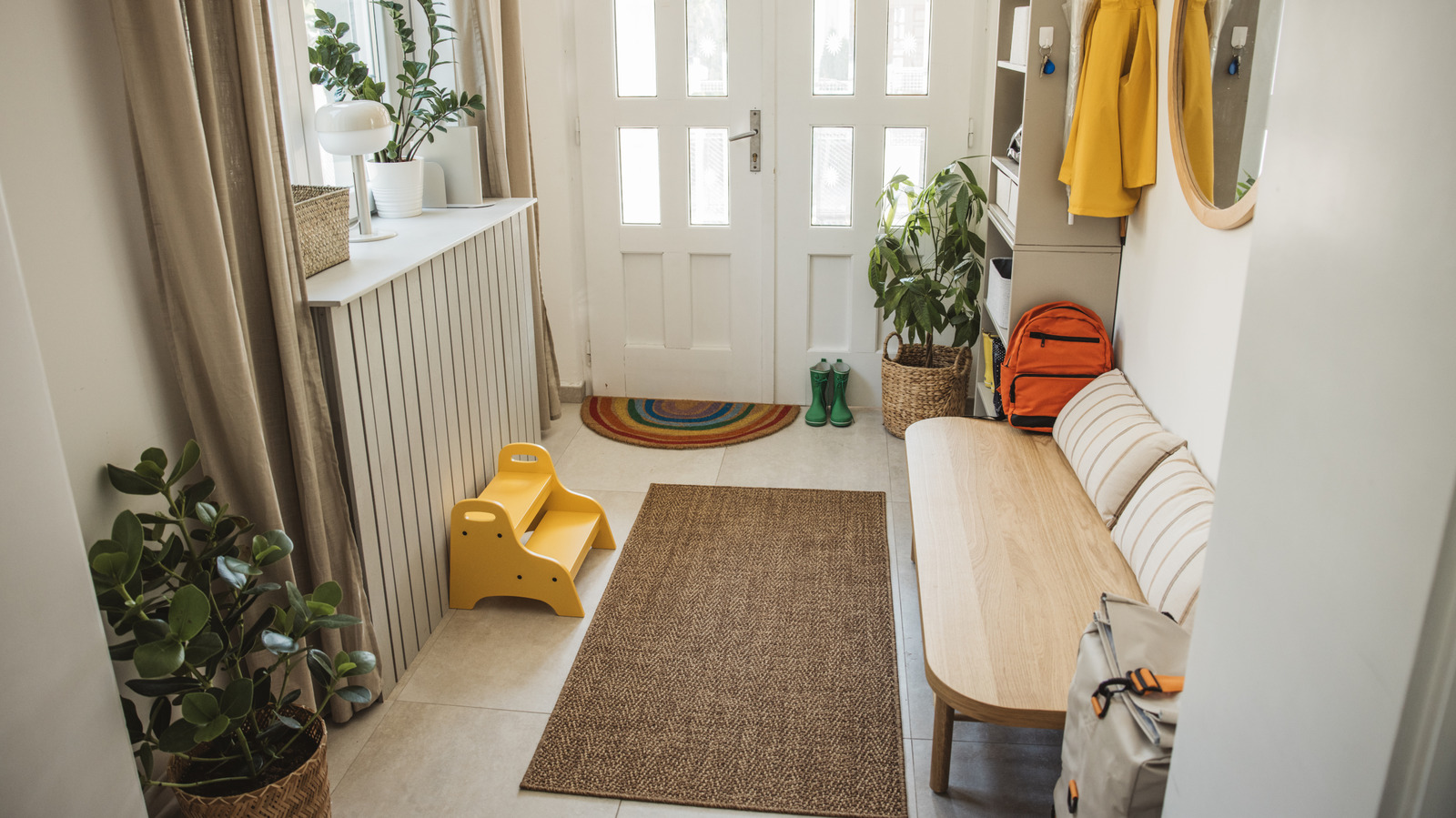 The Floating DIY Seat Arrangement That Works Perfectly In Small Spaces