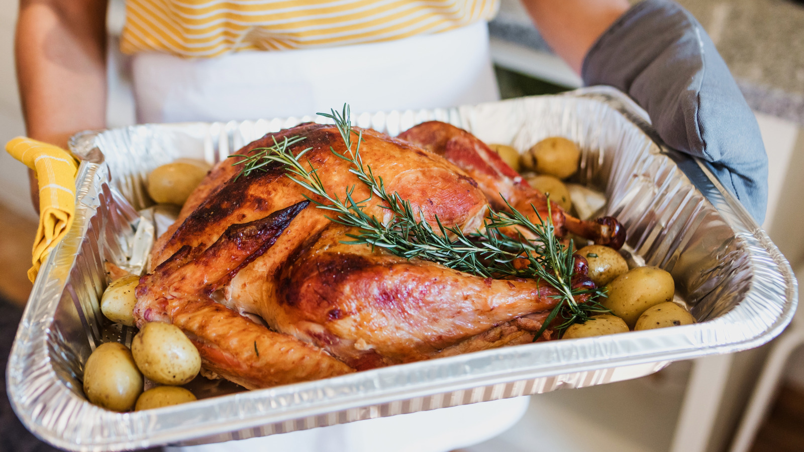 The Fragrance Hack That Hides Cooking Odors During The Holidays