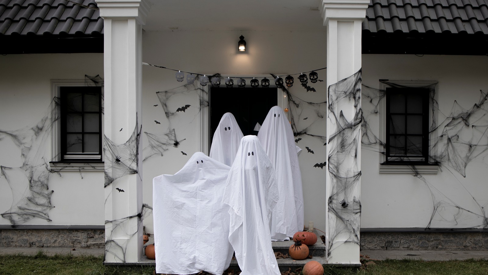 The Friendly Pool Noodle Ghost You Need On Your Front Porch This Fall