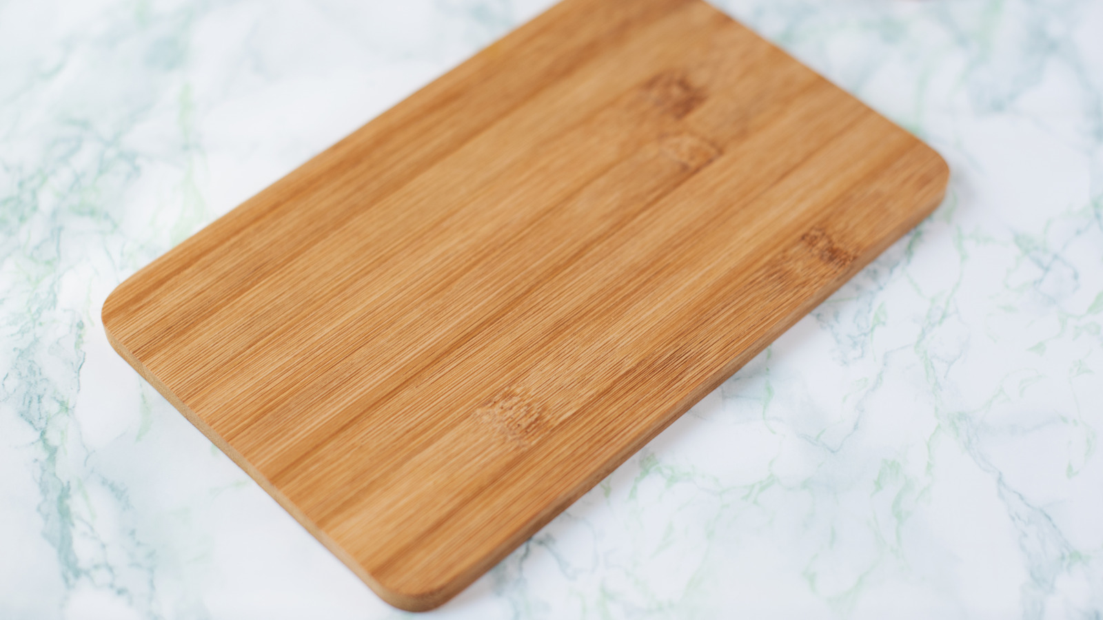 The Genius DIY That Turns A Dollar Tree Cutting Board Into Gorgeous ...