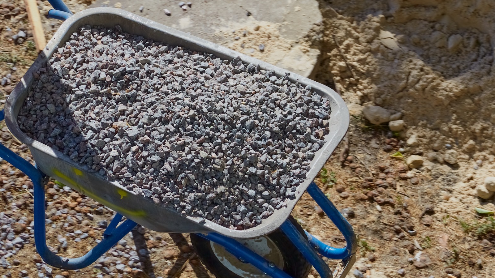 Easily Clean & Refresh Dirty Gravel With A Smart Wheelbarrow Hack