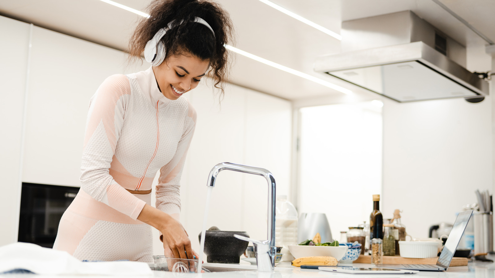 The Hardest Spots To Get Clean In Your Kitchen (And How To Get It Done ...