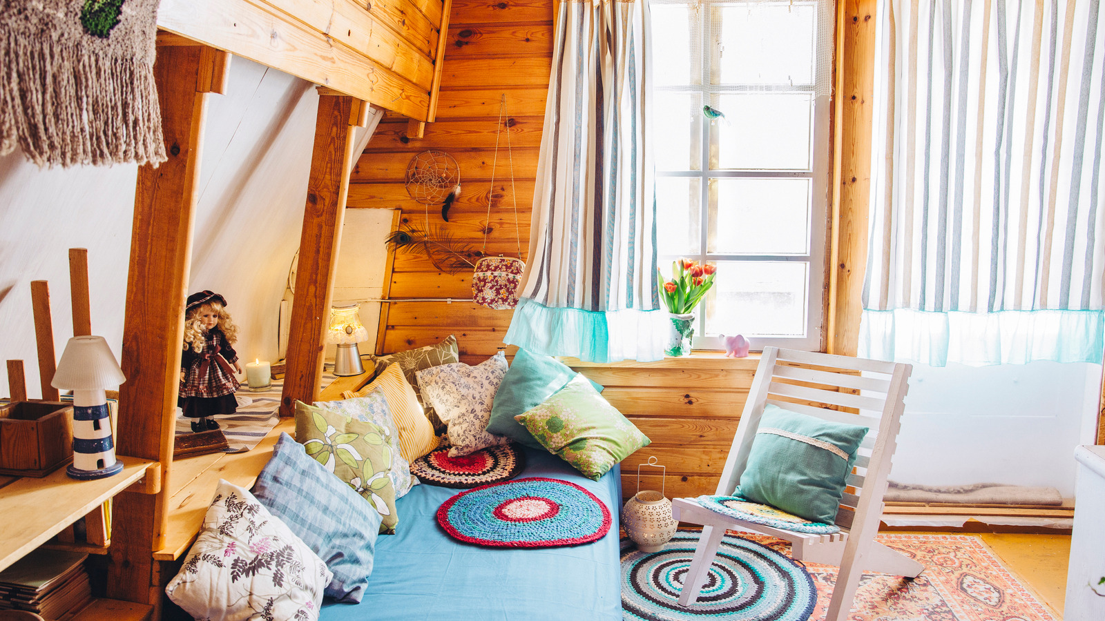 The Key Differences Between Maximalism And Cluttercore