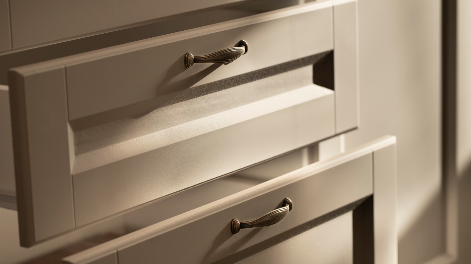 The Key To Design Flexibility May Actually Be Choosing Two-Toned Drawer ...
