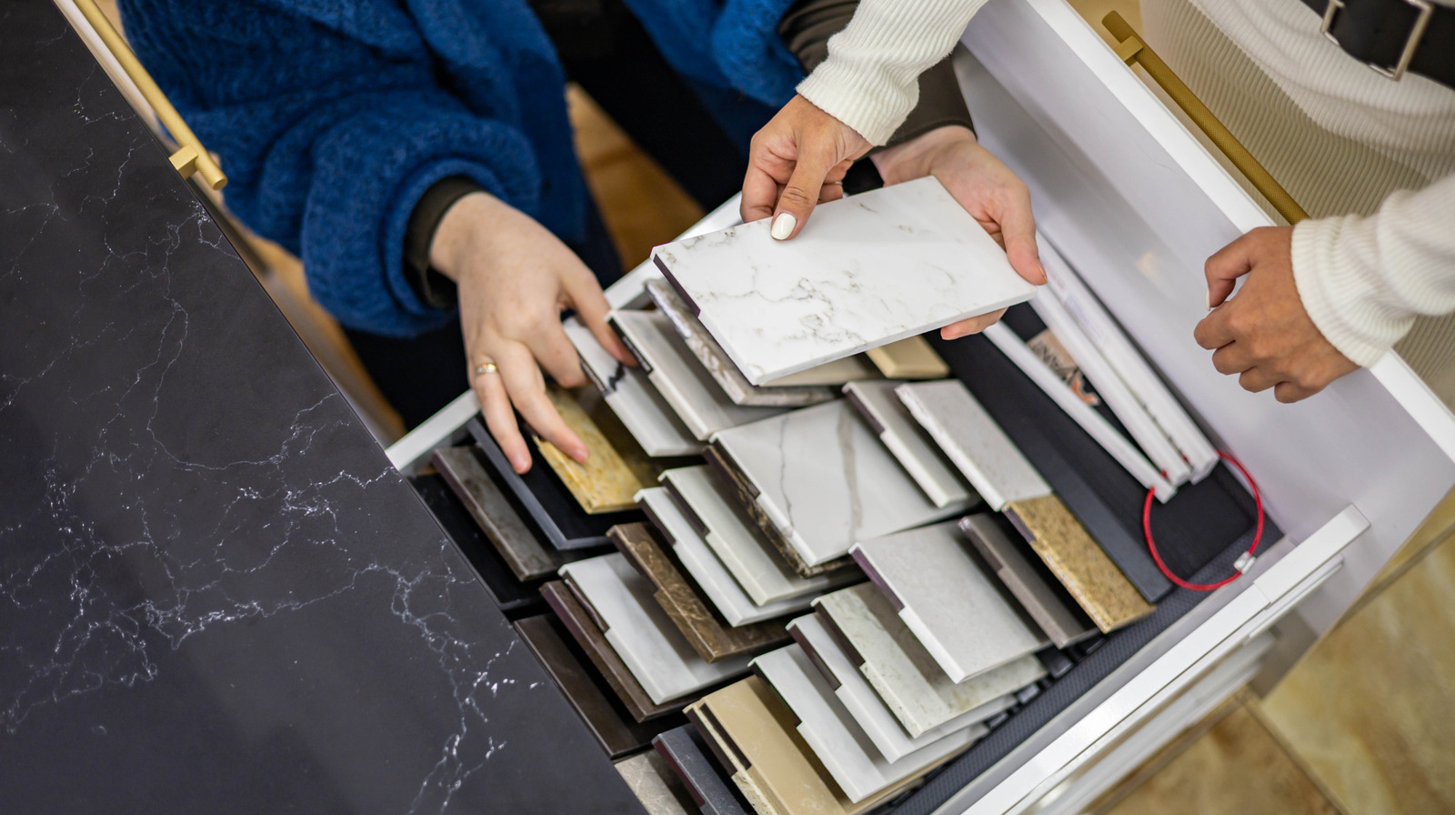 The Kitchen Countertop & Backsplash Pairing That Creates Texture And ...