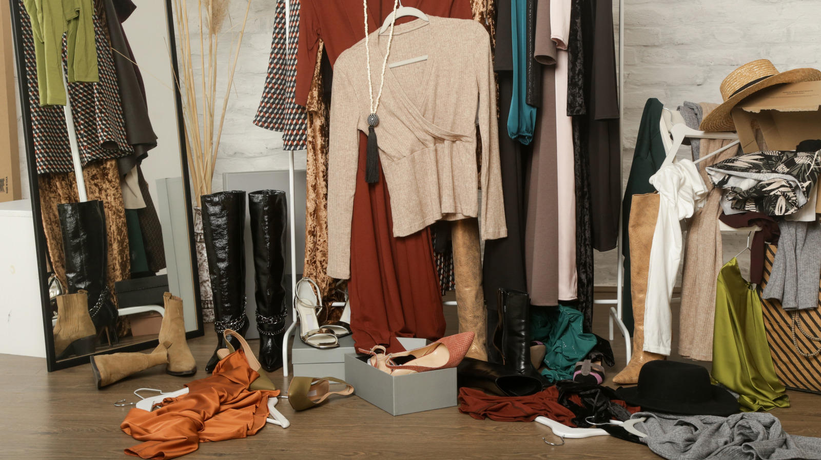 The Multiuse Closet Organizer That Keeps Hats And Accessories Tidy