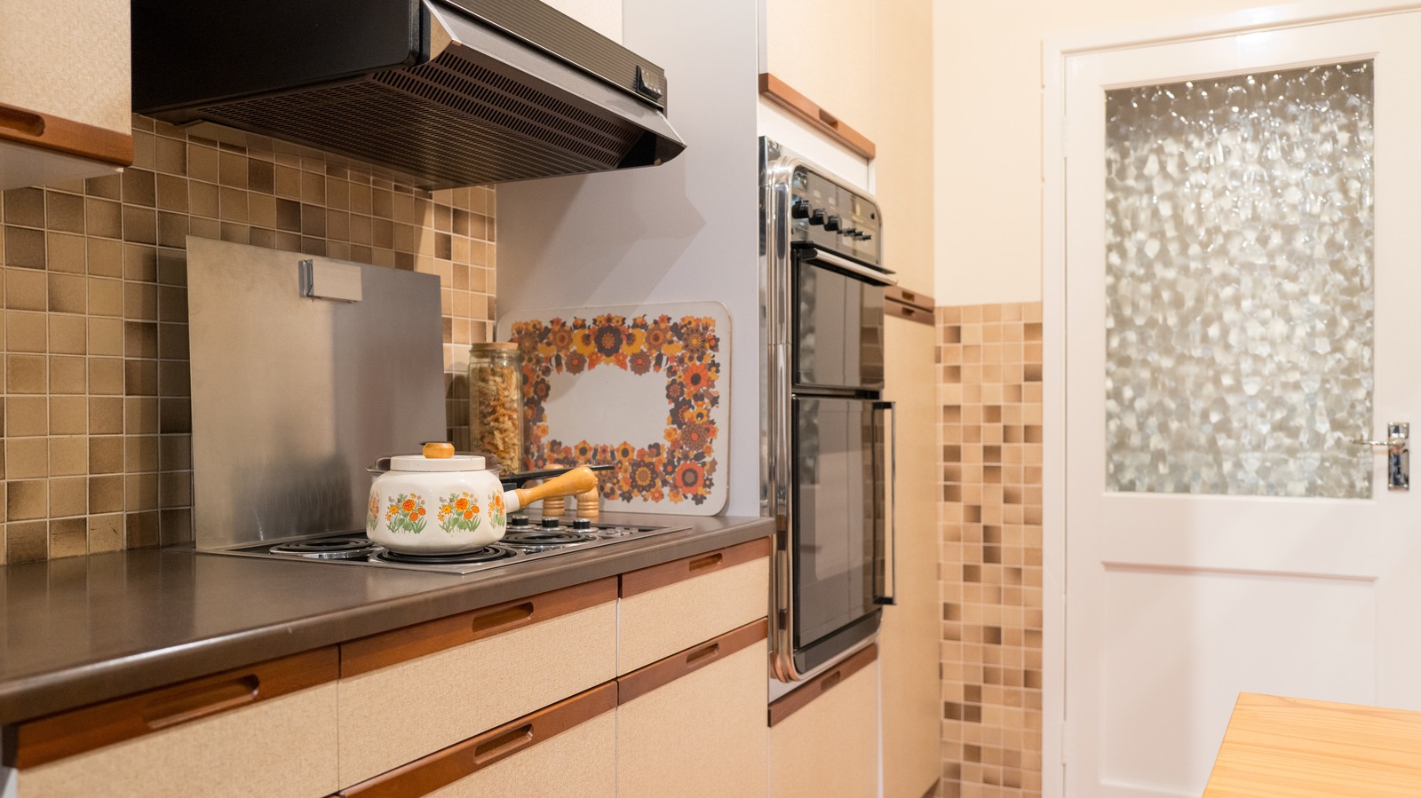 The Old-School, Space-Saving Countertop Design That Deserves A Comeback