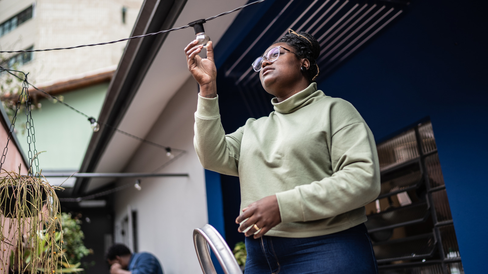 The Outdoor Lighting Trend That's Taking Over Yards In 2026