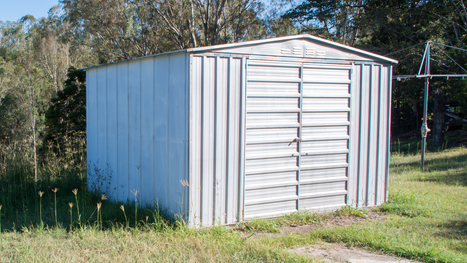 The Pros & Cons Of Metal Storage Sheds (& Can You Build Your Own?)