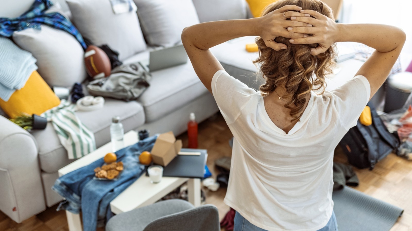 The Quick And Clever Way To Tidy Up Your House For Guests In A Pinch