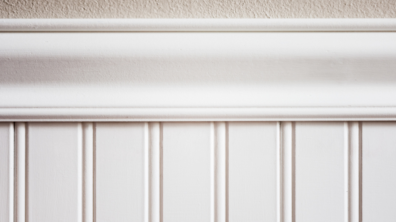 The Renter-Friendly Tip For A DIY Beadboard Accent Wall
