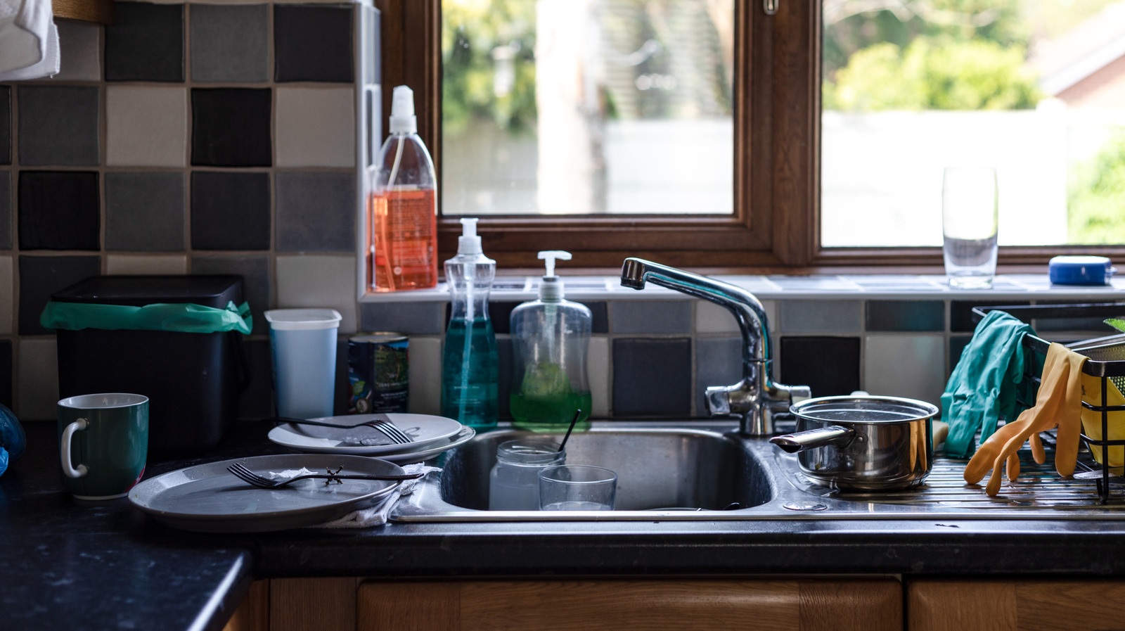The Tool-Free Way To Get Clutter Off Of Your Kitchen Countertops
