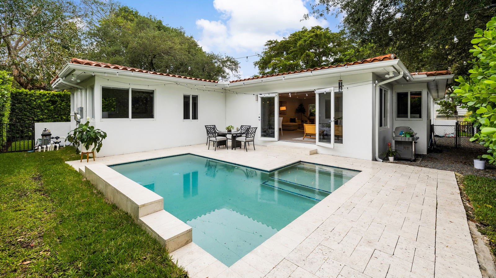 The Ultimate Pool Privacy Fence Upgrade For A Luxe Transformation