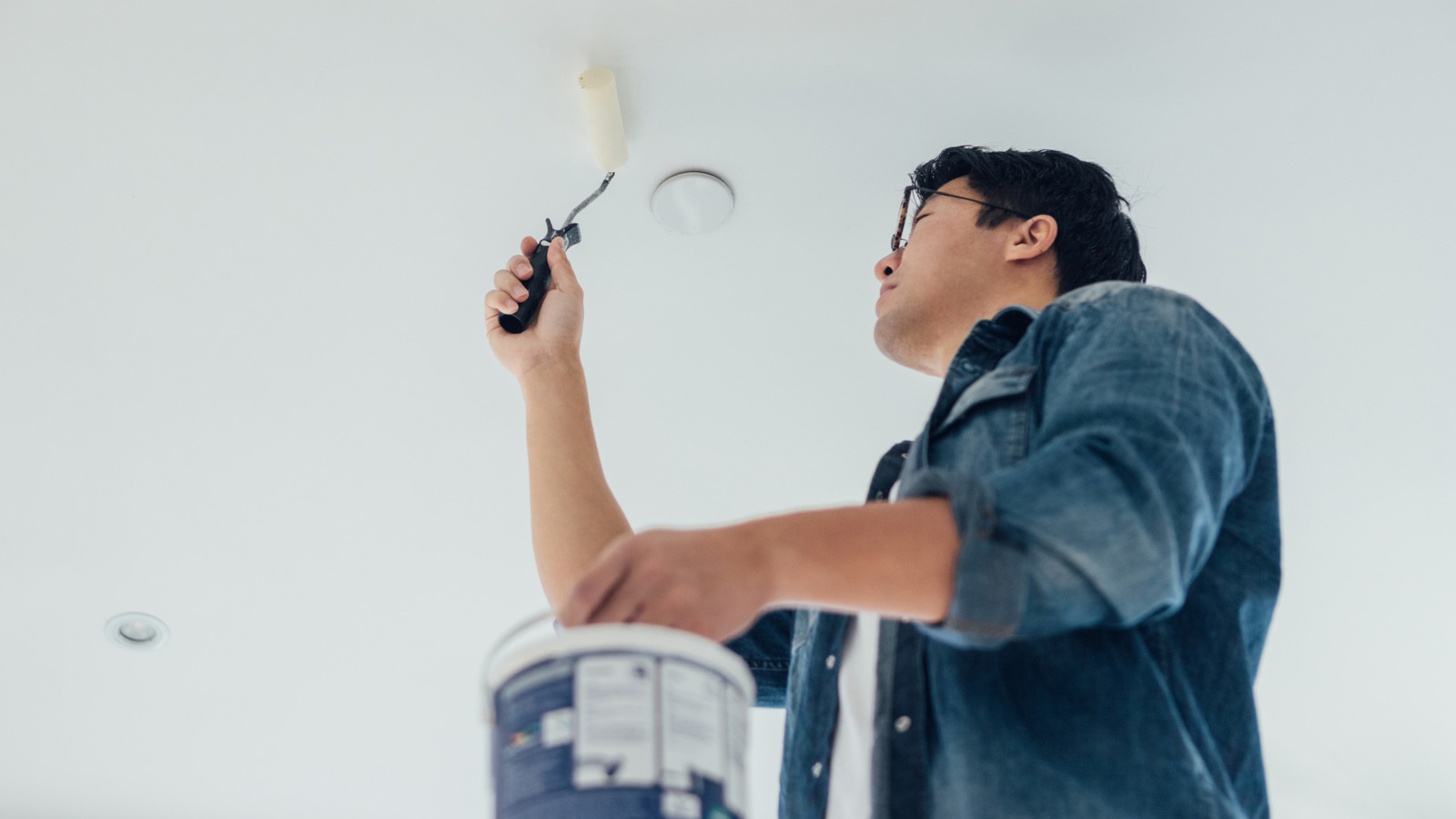 The Umbrella Hack That Makes Painting A Ceiling Mess-Free