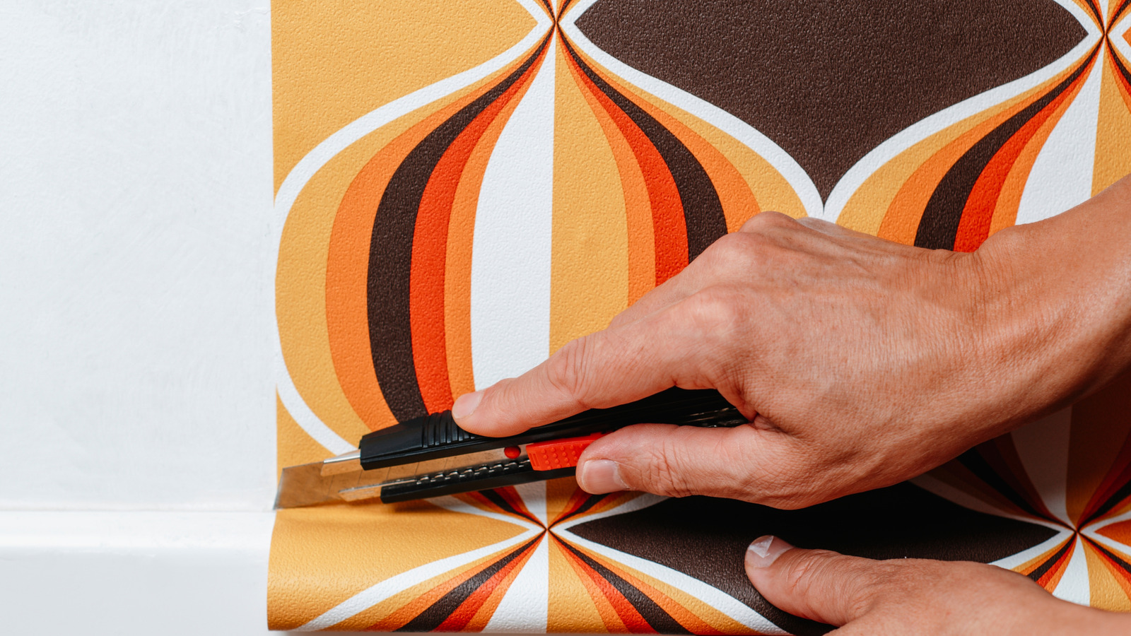 The Wallpaper Cutting Hack That Gives You The Ideal Fixture Cutouts ...