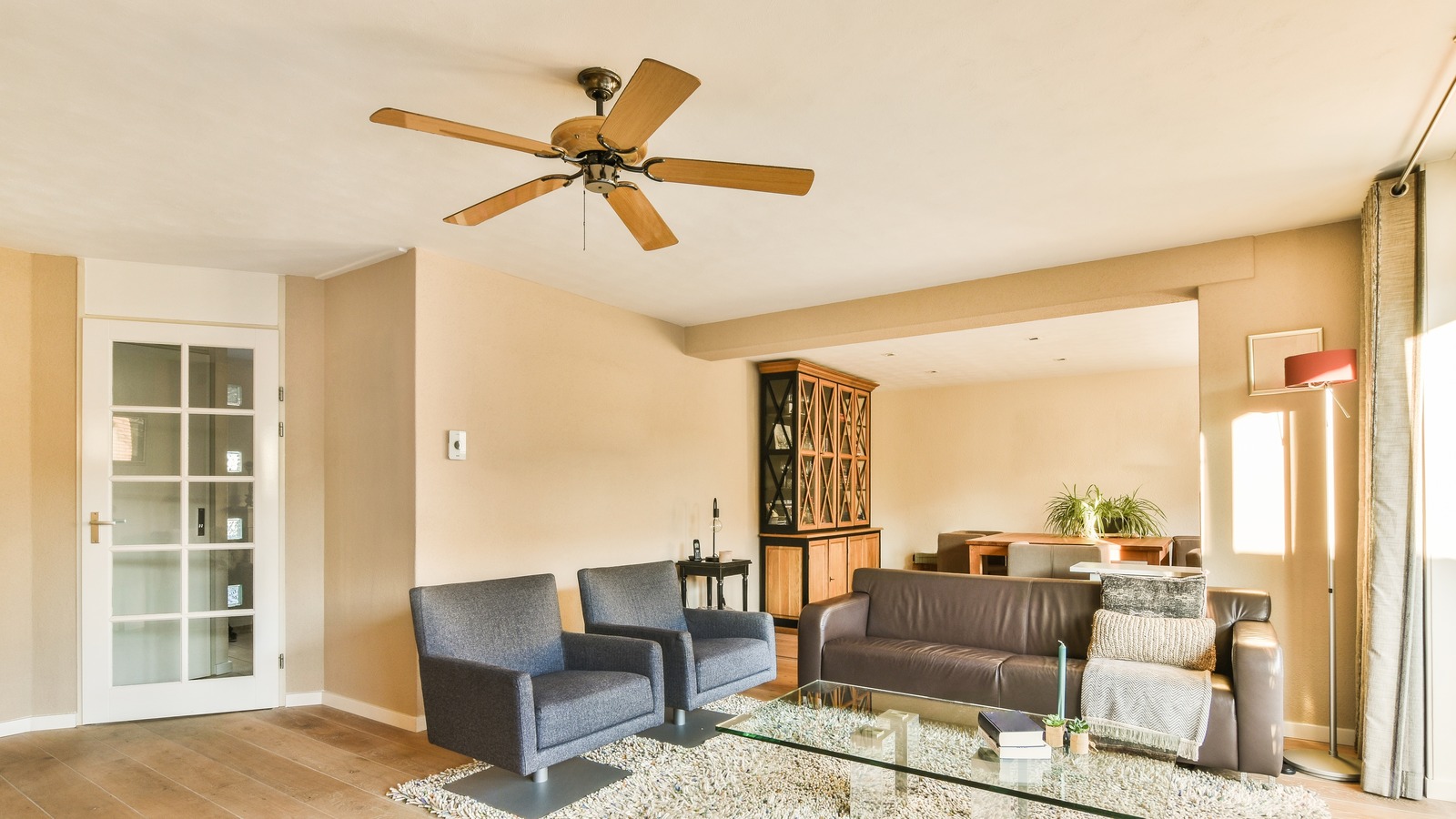 How To Oil A Noisy Ceiling Fan | Shelly Lighting