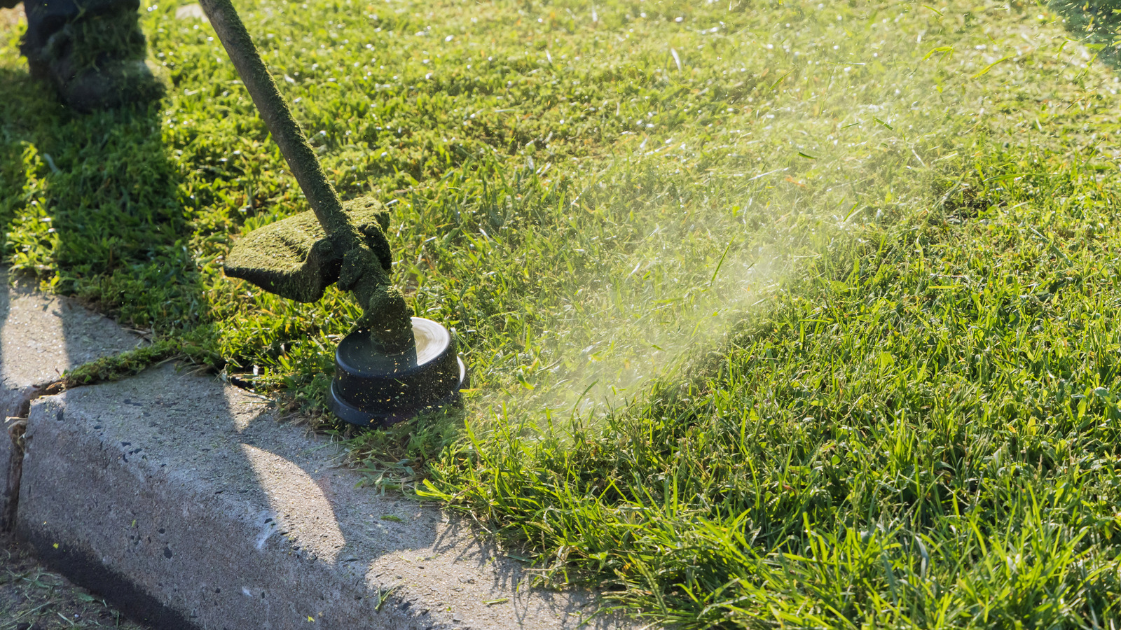 The Weedeater Hack You Need For An Easier Time Cleaning Up Your Lawn