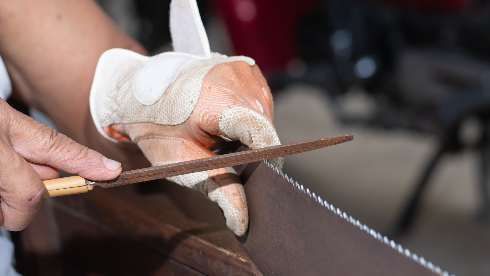 Think Twice About Using A Fork Sharpening Hack On Your Saws At Home