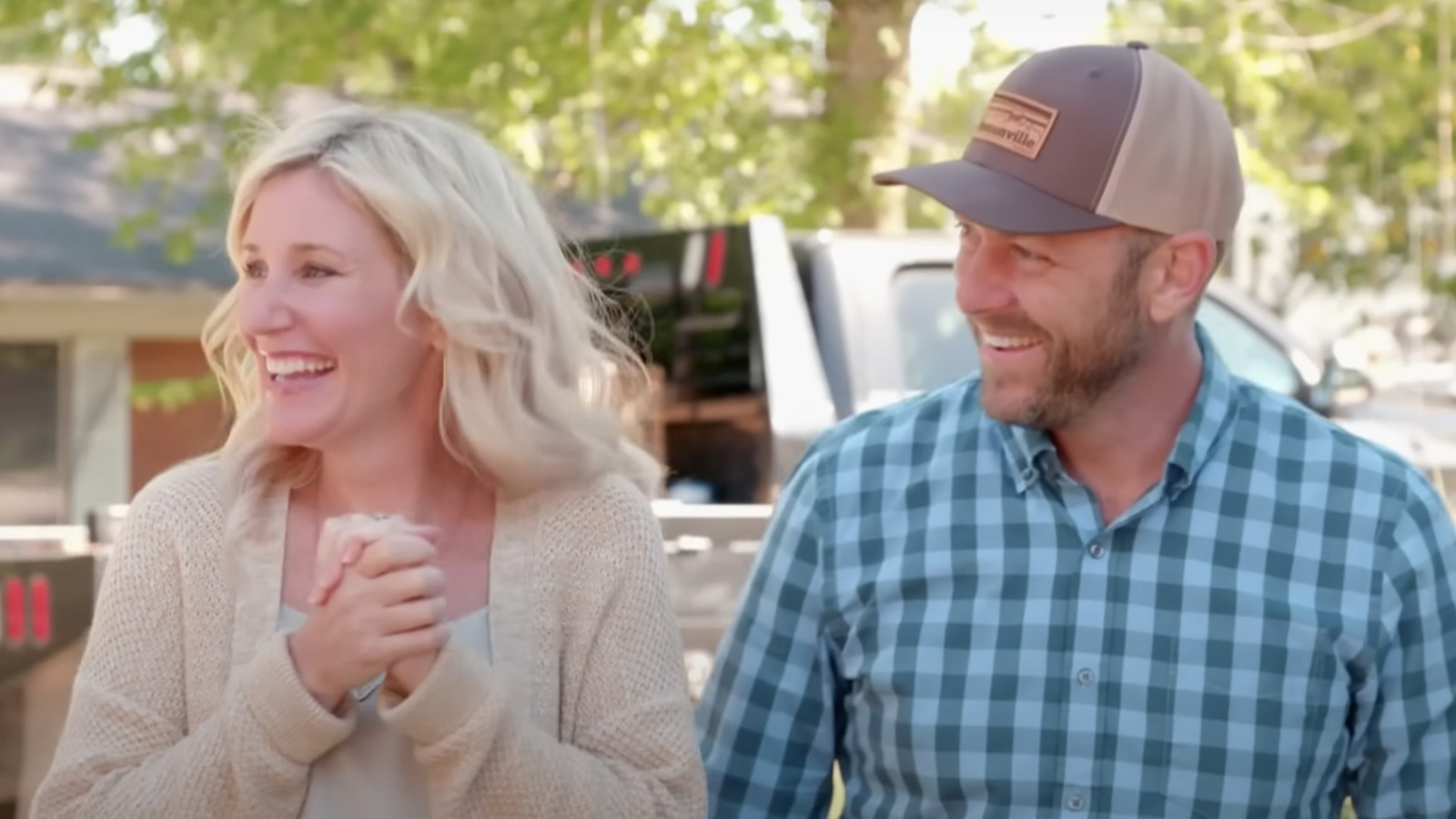 This Eye-Catching Paint Color Is Perfect For Your Bedroom, According To ...