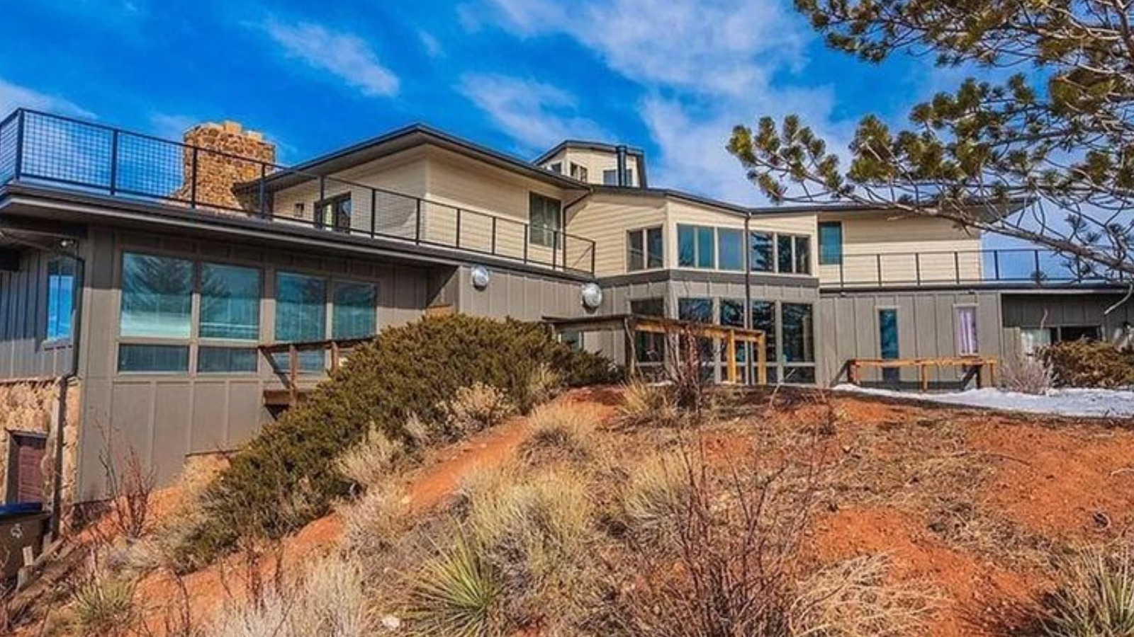 This "Time Capsule Home" Hasn't Been Touched Since The '80s