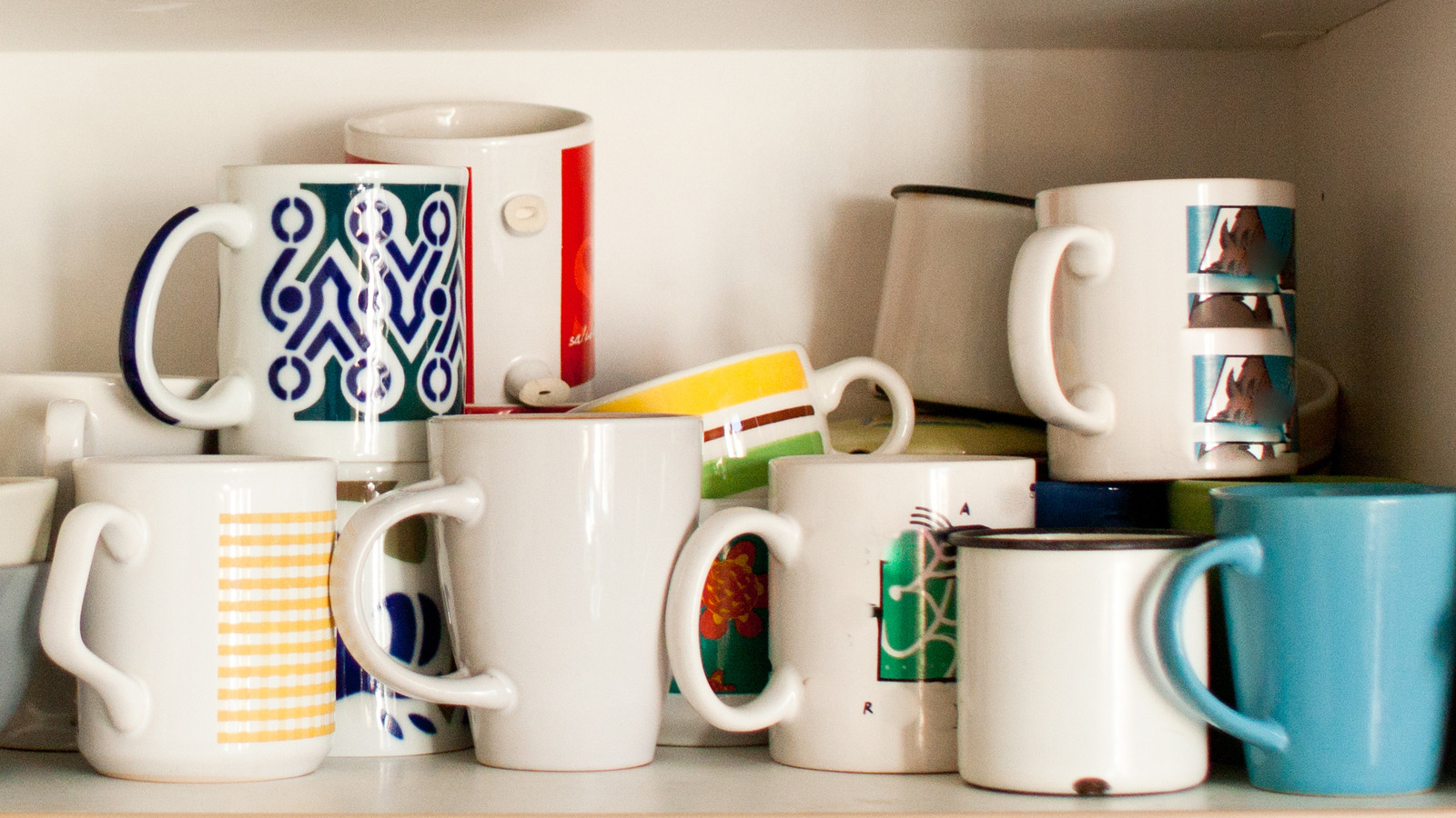 Transform Old Coffee Mugs Into A Stylish Centerpiece With This DIY Idea