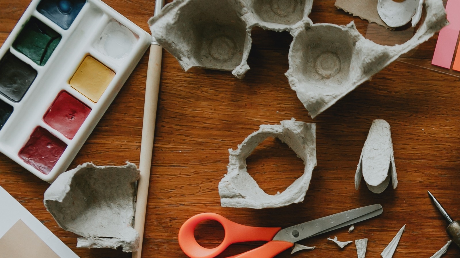 Turn A Simple Egg Carton Into Beautiful Floral Wall Decor