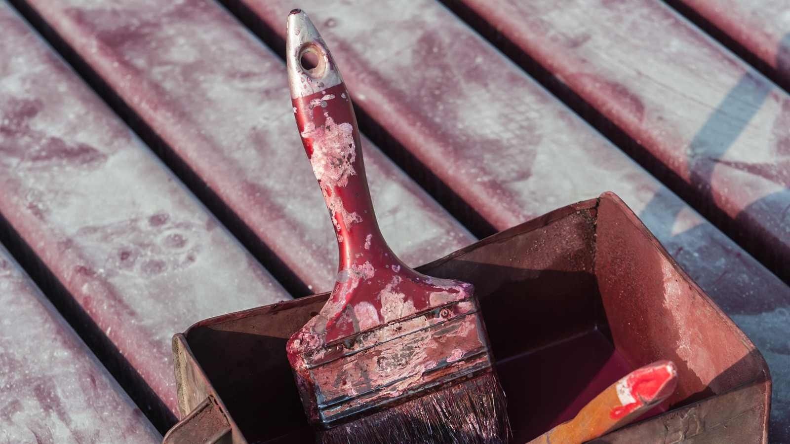 Turn A Worn Out Paint Brush Into A Handy Push Stick With This Easy Hack