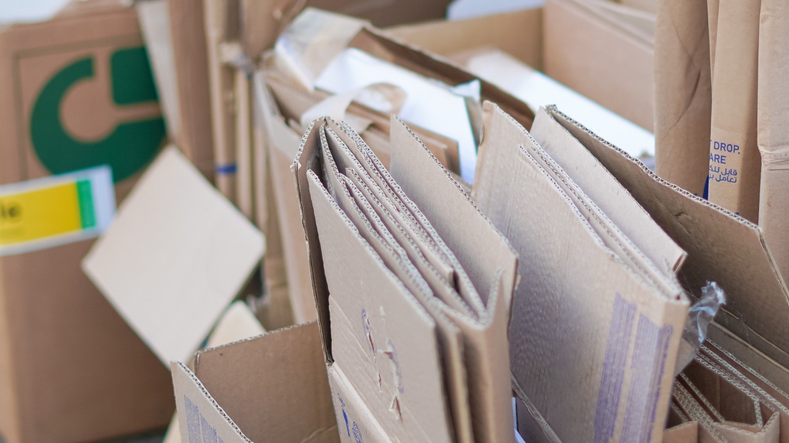 Turn Cardboard Scraps Into The Cutest DIY Tiled Bookends