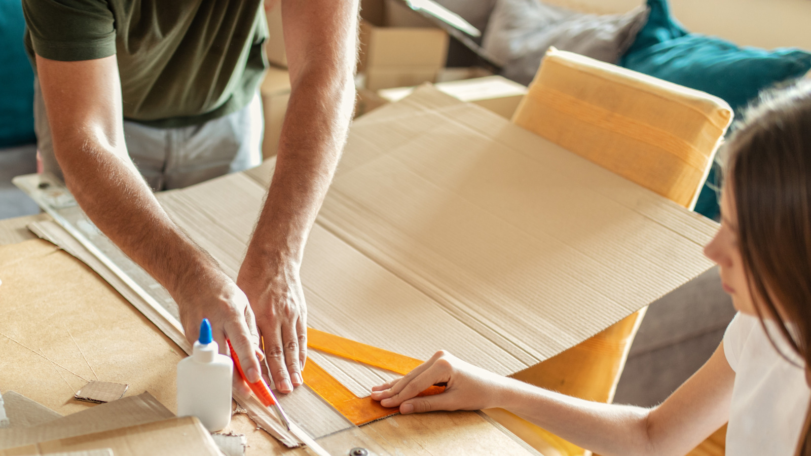 Turn Scrap Pieces Of Cardboard Into A DIY Faux Wood Storage Basket