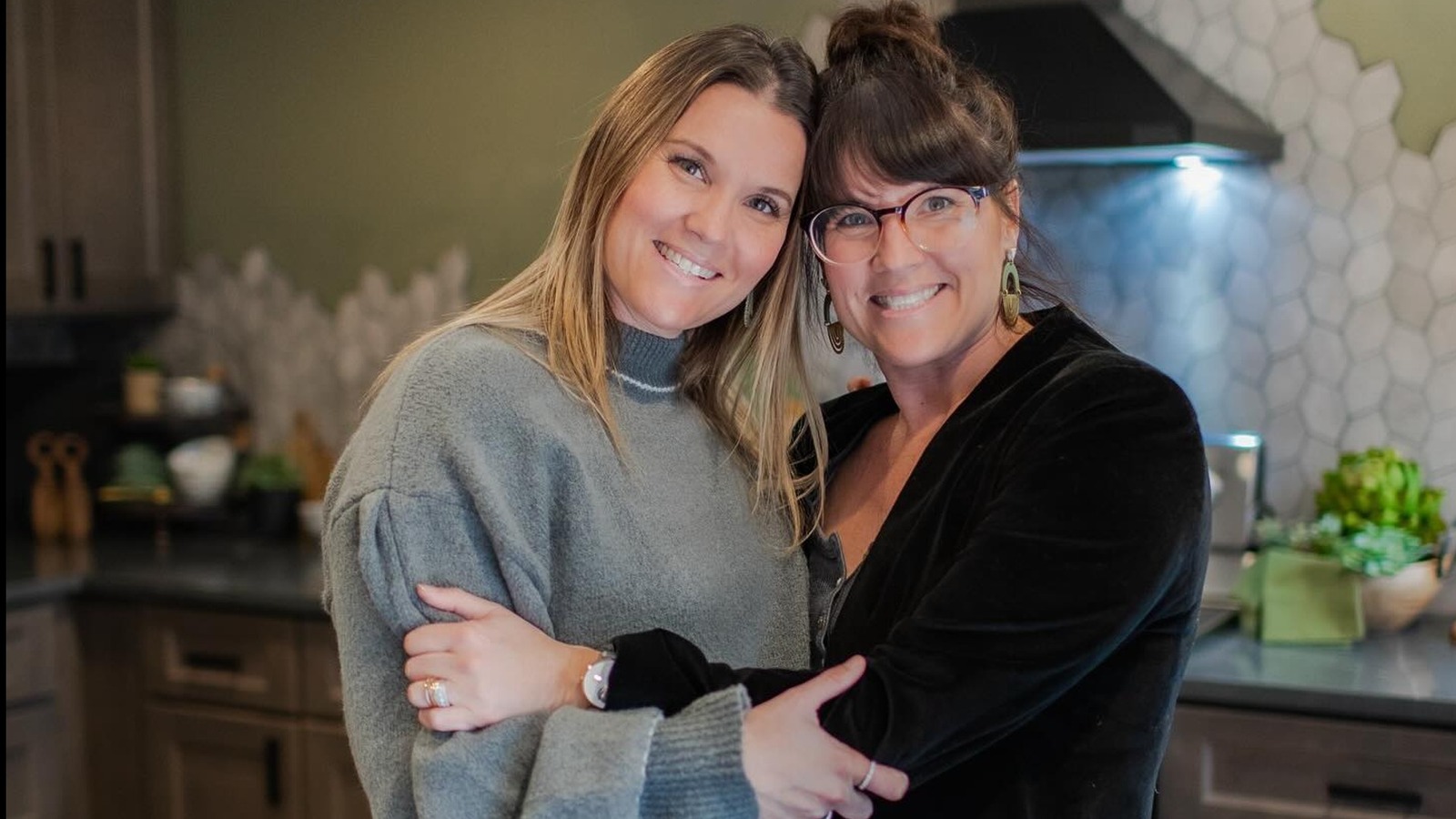 Unsellable Houses Fans Question The Decor Decisions In The Dog House ...