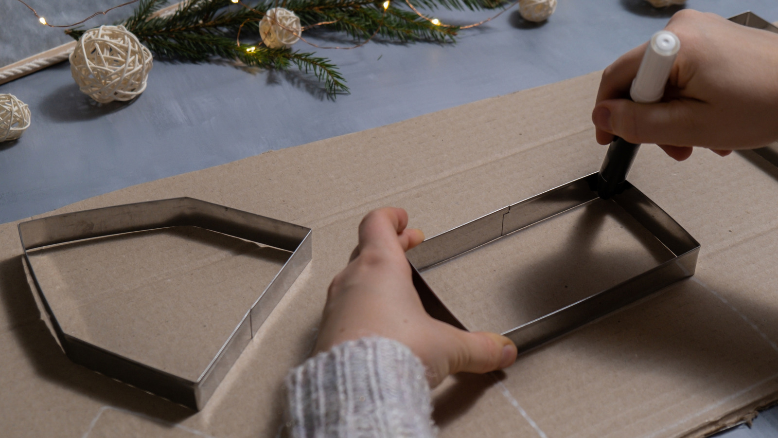 Upcycle Your Old Cereal Boxes Into The Coziest Christmas Tree Collar