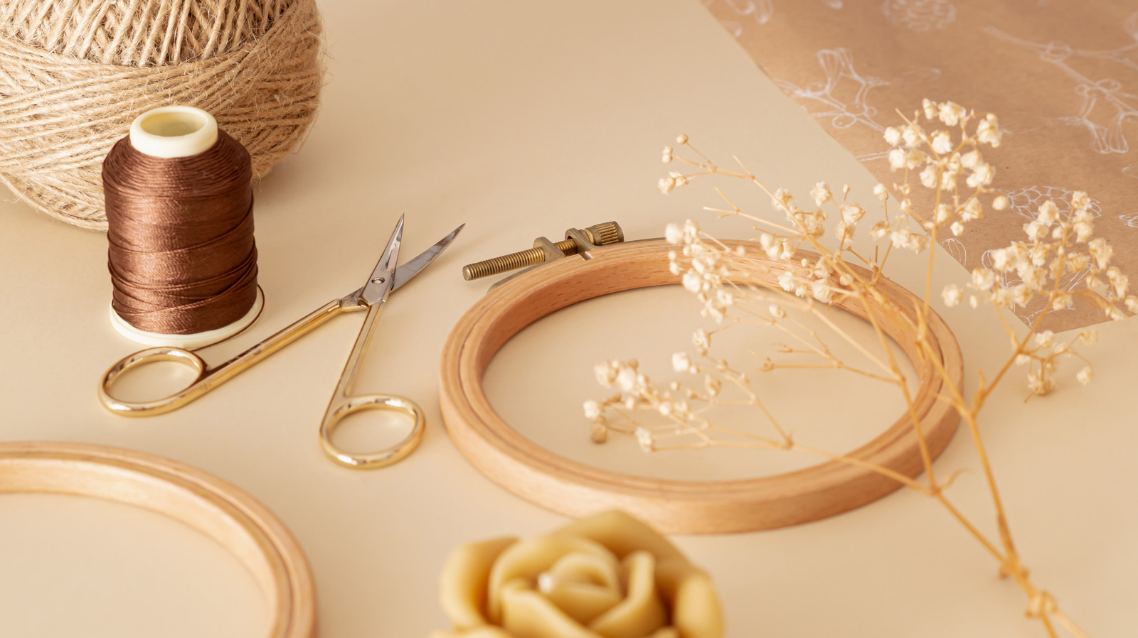 Use Embroidery Hoops & Some Dollar Tree Supplies For A Budget-Friendly ...