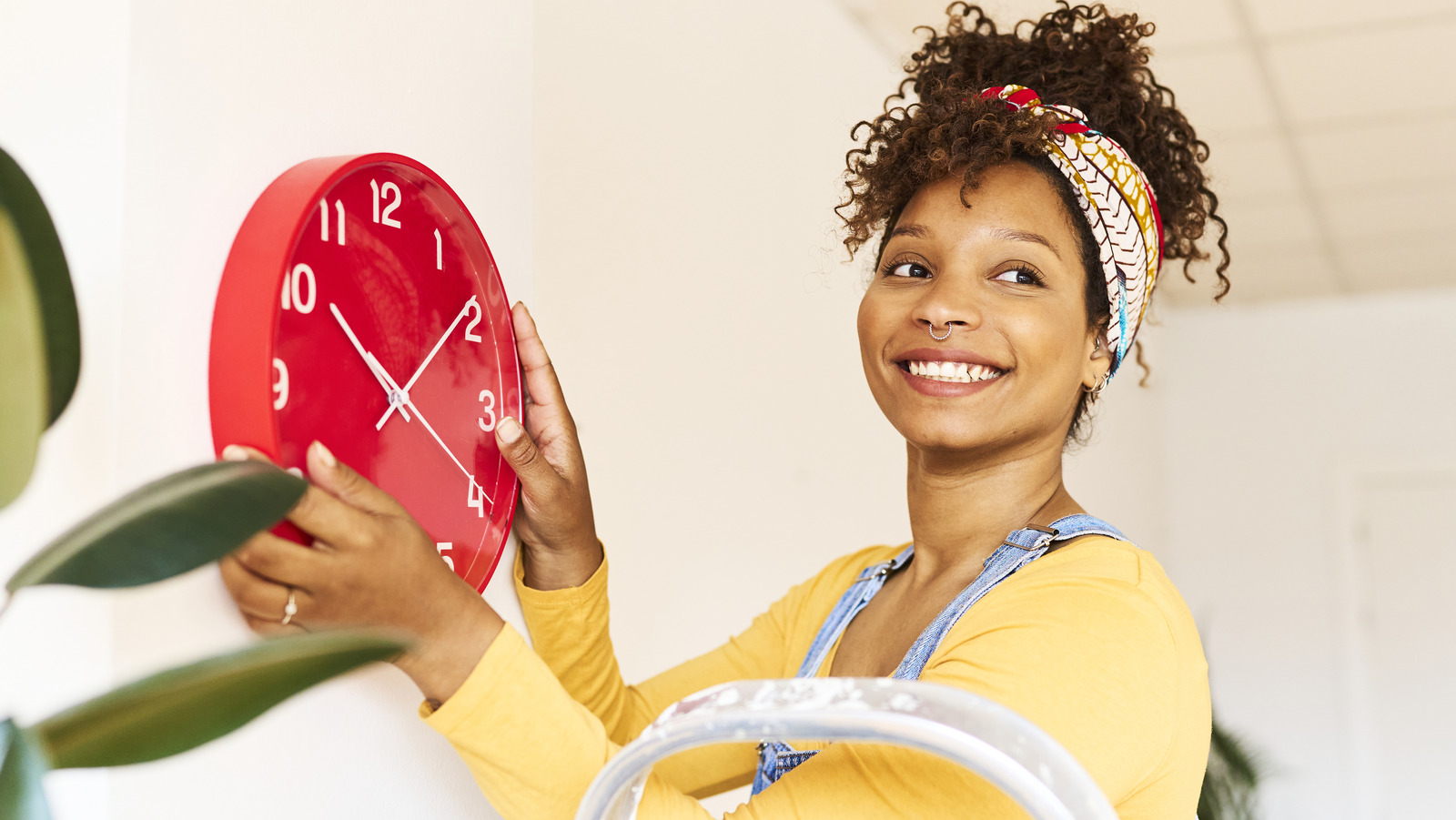 Use IKEA Products To Make Your Own Viral Magnet Clock