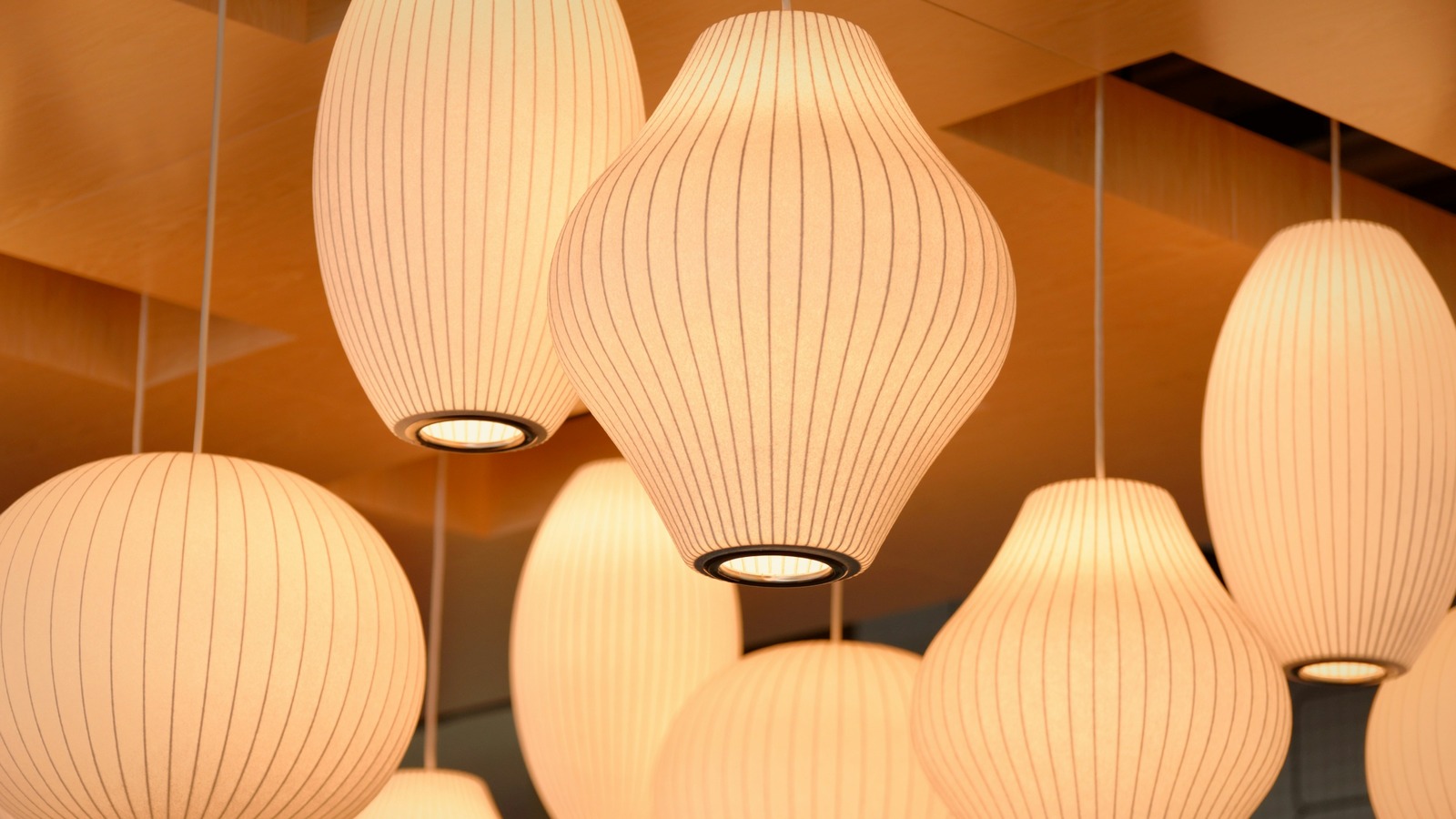 Use This Simple Hack To Give Paper Lanterns A Vintage Look Without Any Paint