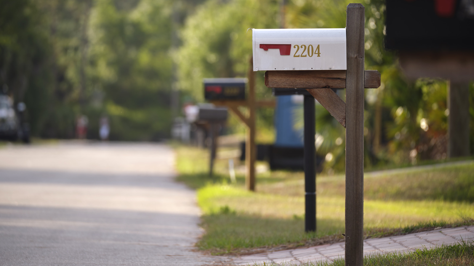 Use Wood Pallets To Give Your Mailbox A Stunning Upgrade On A Budget
