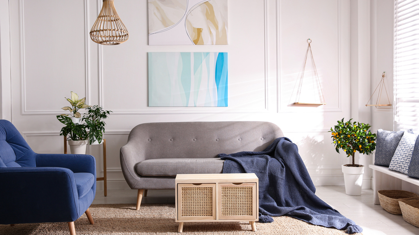 Want Your Small Room To Look Bigger? Try Color-Matching Your Walls And ...