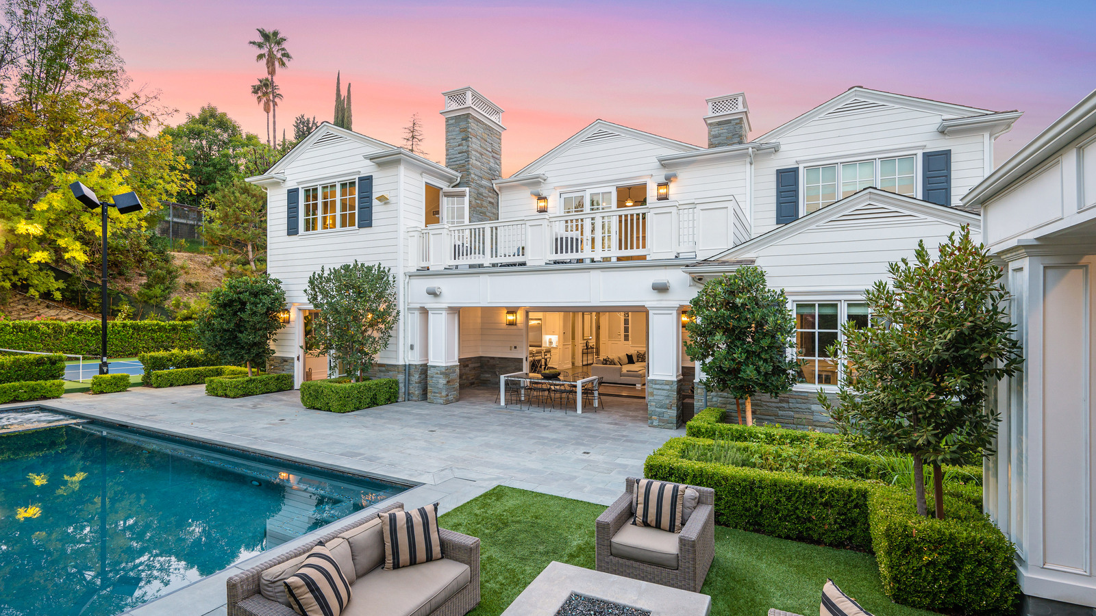 What Are Iceberg Houses? Here's How Celebrities Are Jumping On The Trend