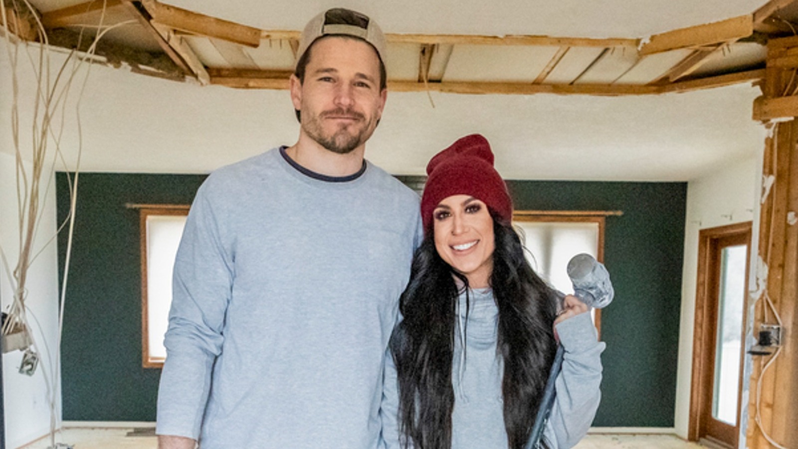 What HGTV's TikTok Reveals About Chelsea & Cole DeBoer's Home Decor Style