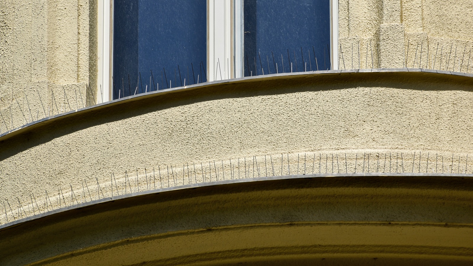 What It Means If You Spot A Home With Spikes Installed On The Roof