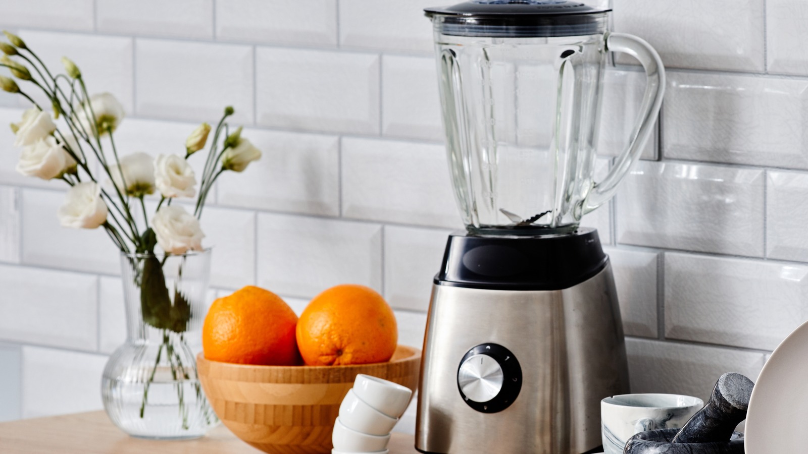 What You Need To Know Before Using The Eggshell Hack To Sharpen Blender ...