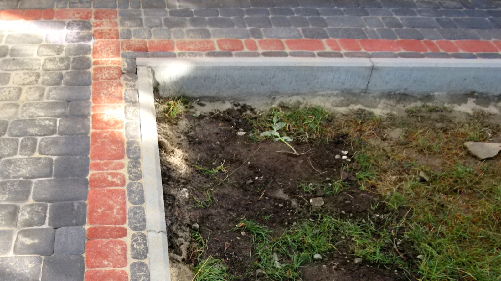 Why Cutting Corners On A Paver Border Will Cost You In The Long Run