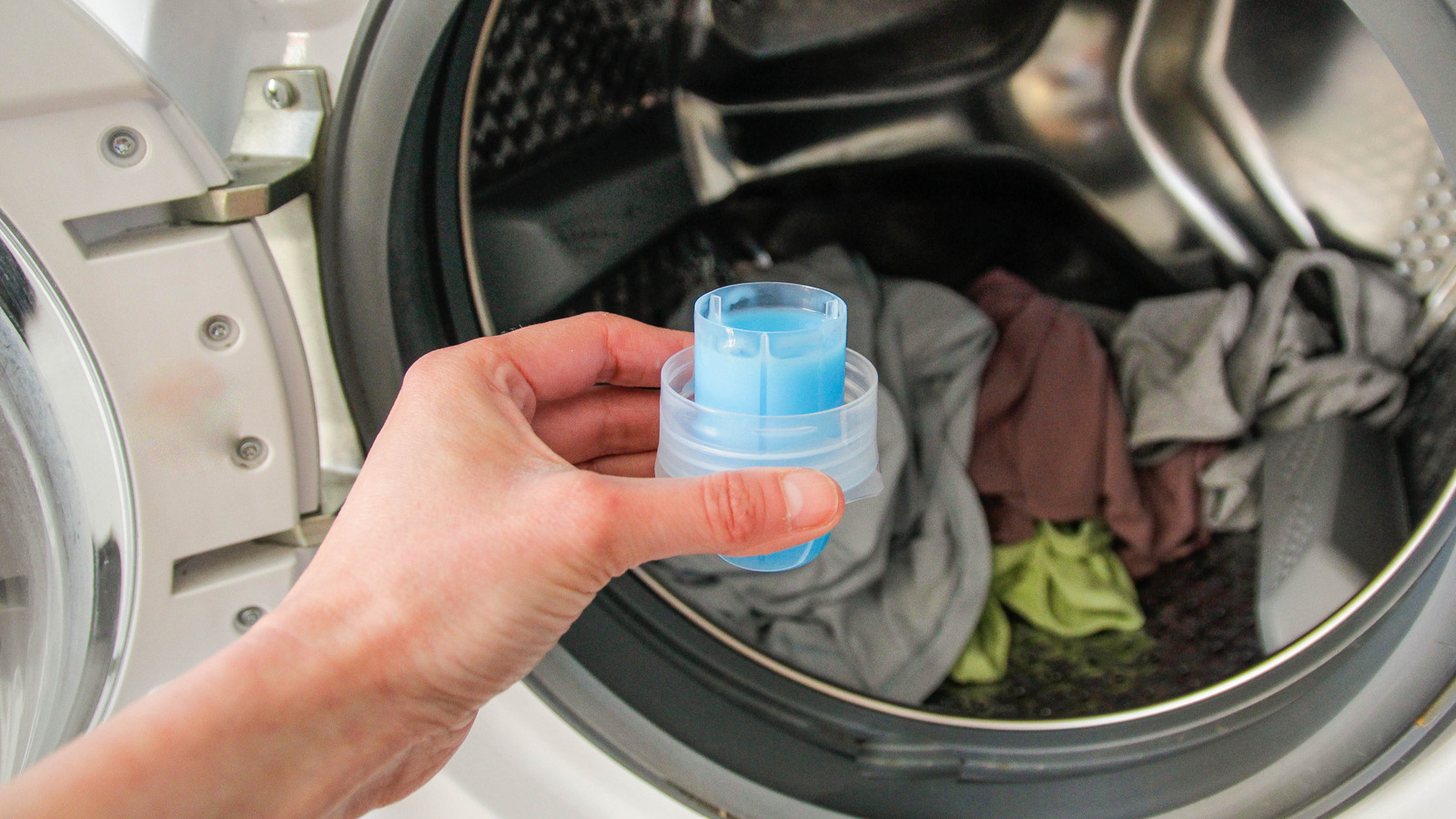 Why Mixing Laundry Detergent And Softener Before You Do A Load Is ...